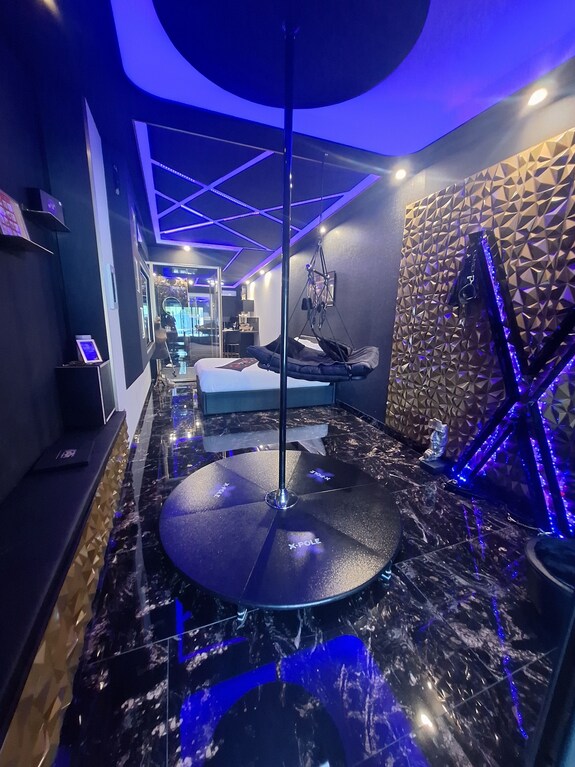 Mes Petits Secrets Love Room à Miniac-morvan Avec Jacuzzi Privatif - Dinan