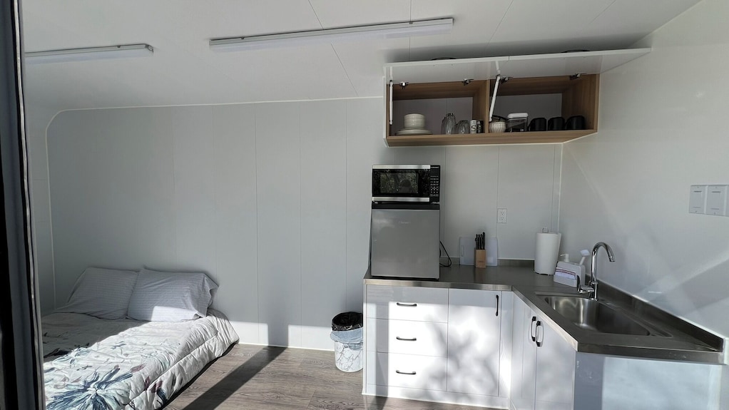 Sleek And Modern Glamping Pod In Klamath, Perfect For A Getaway Near The Pacific Ocean - Redwood National and State Parks