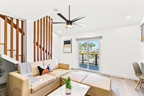 Apartamento, várias camas (Ocean Breeze 4C) | Sala de estar