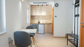 Apartamento, 1 quarto | Sala de jantar