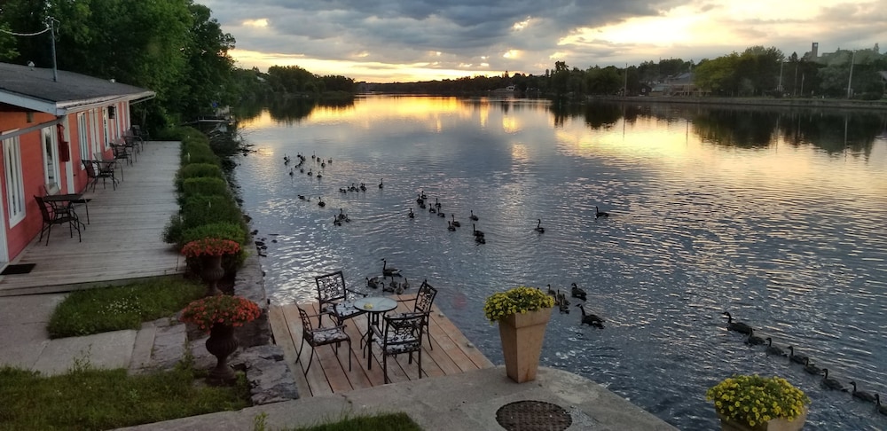 The Water's Edge Inn - Campbellford