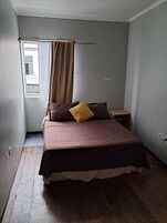 Quarto Clássico com Cama de Casal, Vista para a cidade | Wi-fi grátis, roupa de cama fornecida 