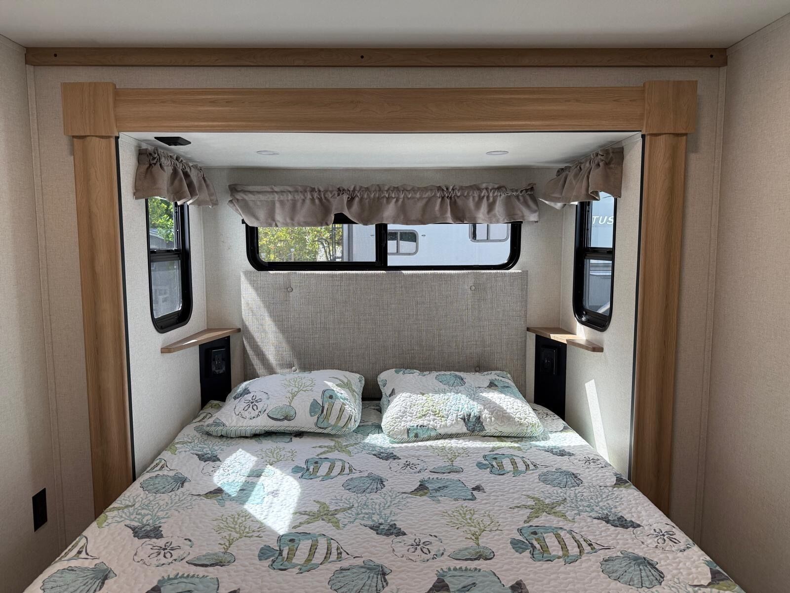 Key Largo Kampground Brand New 2025 Rv 2br + 2 Lofts, 2ba Pool & Marina - Key Largo, FL