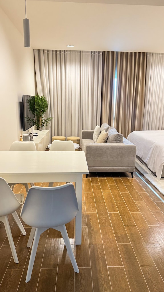 Comfy Studio In Talatona - King Bed + Fully Equipped Kitchen + Fast Wi-fi - Luanda