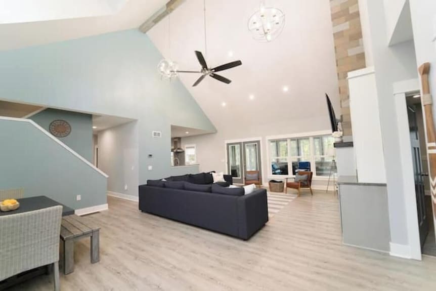 Water-winter Wonderland! Hot Tub & Game Room - South Haven, MI