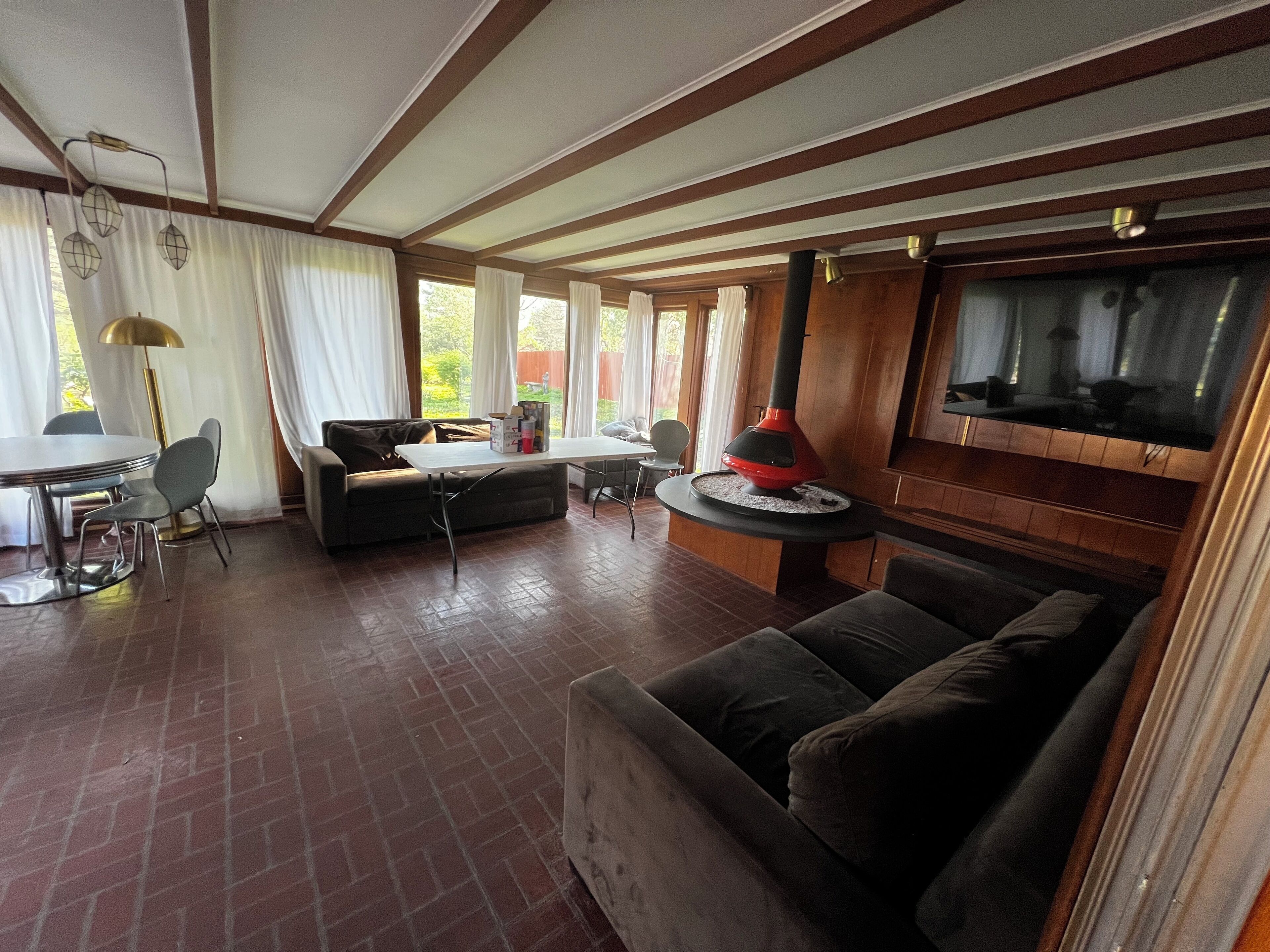 Cute 4-5 Bedroom Home With 2 Gorgeous Bathrooms Close To Stadium - Ames, IA