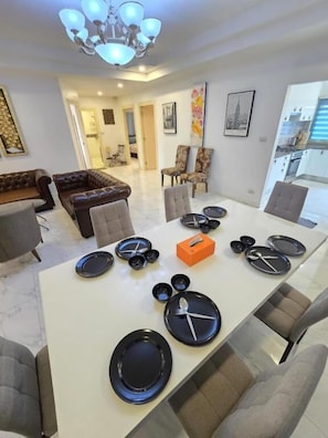 Villa Deluxe, 3 quartos | Sala de estar | TV de ecrã plano 