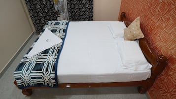 Quarto casal superluxo, aceita animais de estimação, vista para a colina | Escrivaninha, ferros/tábuas de passar roupa, Wi-Fi de cortesia