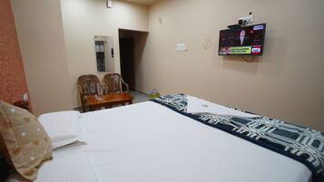 Quarto casal superluxo, aceita animais de estimação, vista para a colina | Escrivaninha, ferros/tábuas de passar roupa, Wi-Fi de cortesia