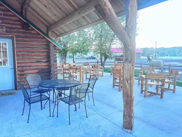 Elk Antler Inn - Thermopolis, WY