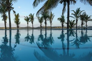 3 piscinas exteriores, espreguiçadeiras 