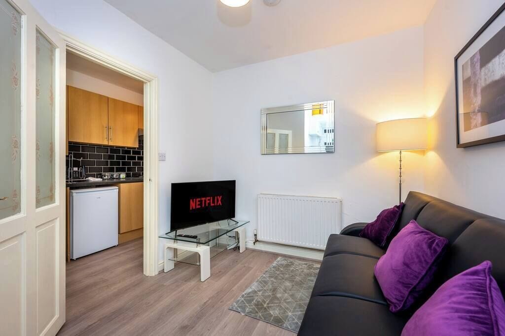 En-suite Flat  Kitchen  Quiet Near Shops & Bus - Swansea