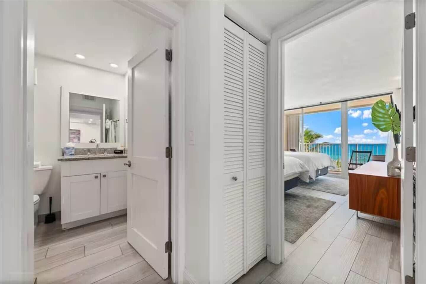 Beachfront Top-floor Condo, Heated Pool, Ocean - Jensen Beach, FL