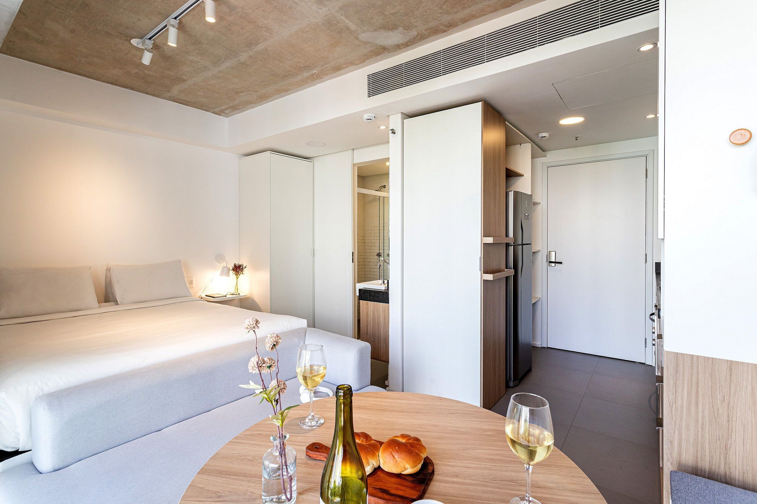 Estúdio básico | Escrivaninha, ferros/tábuas de passar roupa, Wi-Fi de cortesia