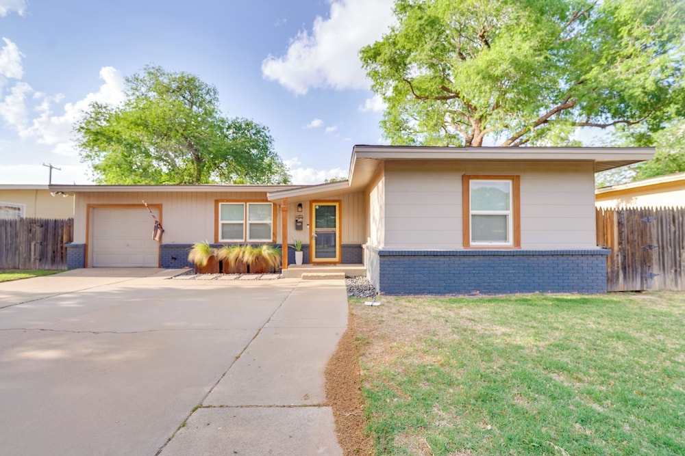 4 Mi To Dtwn: Family Home W/ Patio In Lubbock - Lubbock, TX