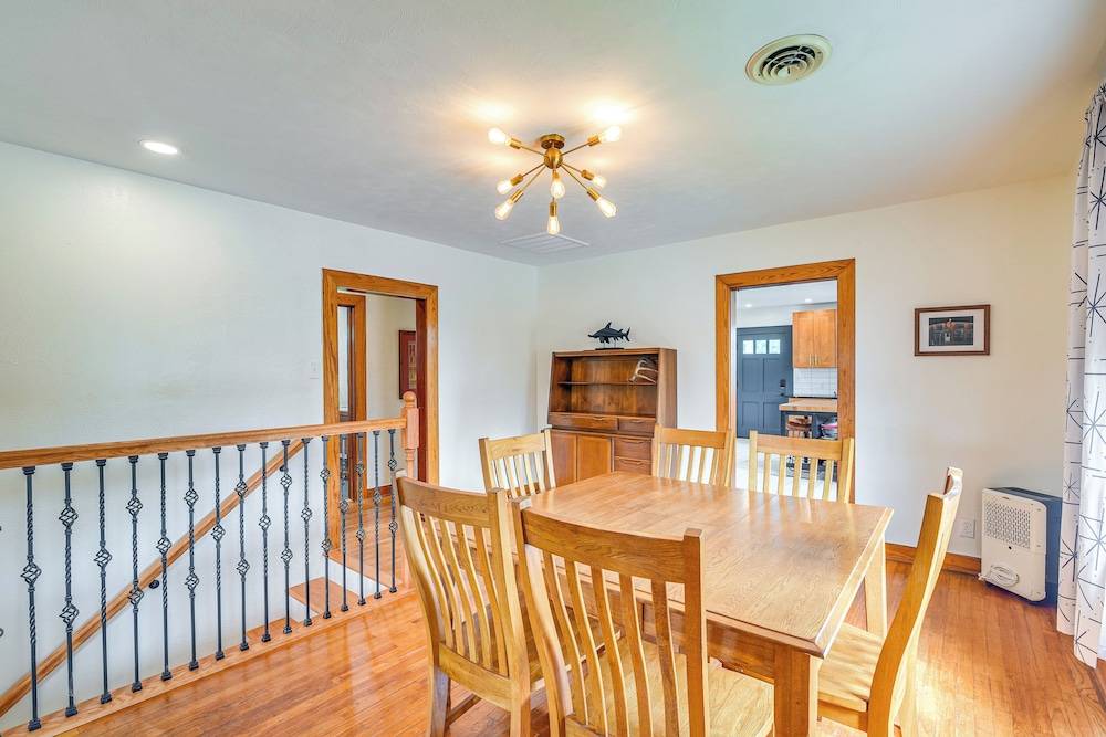 2 Mi To Pleasure Pier: Pet-friendly Gem W/ Yard - Galveston