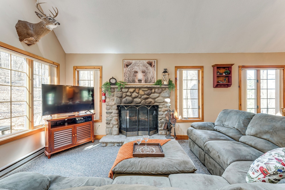 Access To Jack Frost Ski Resort: Home W/ Hot Tub - Lake Harmony, PA
