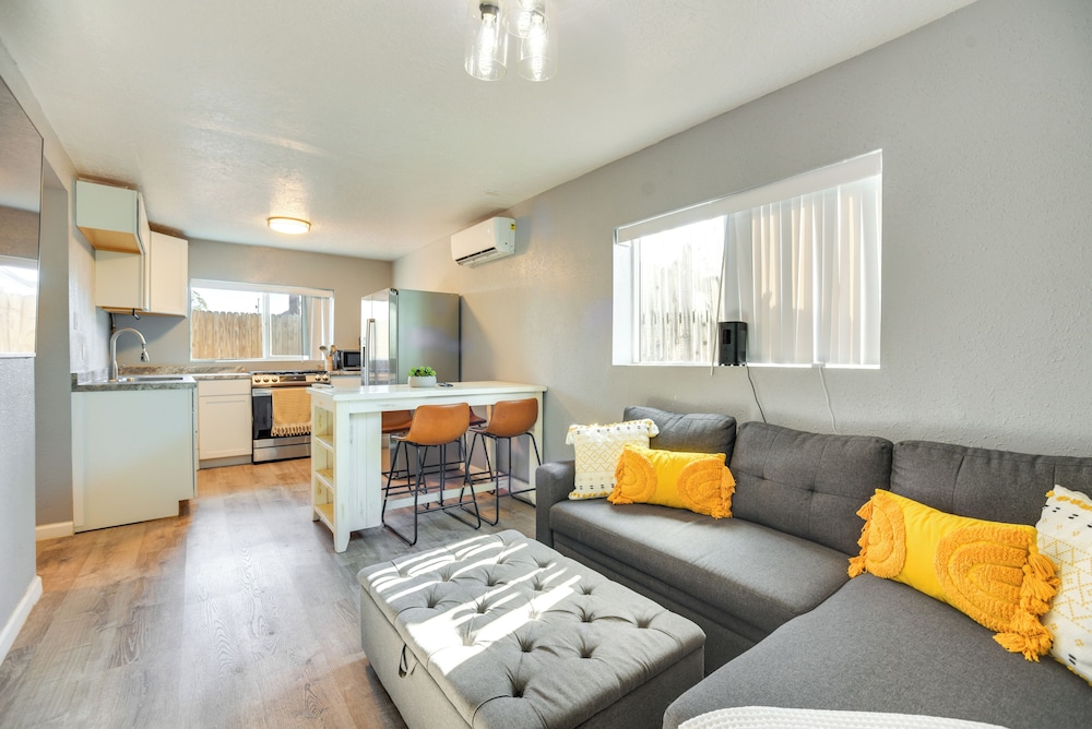 Near Old Town & Unm: Home In East Downtown - Albuquerque, NM