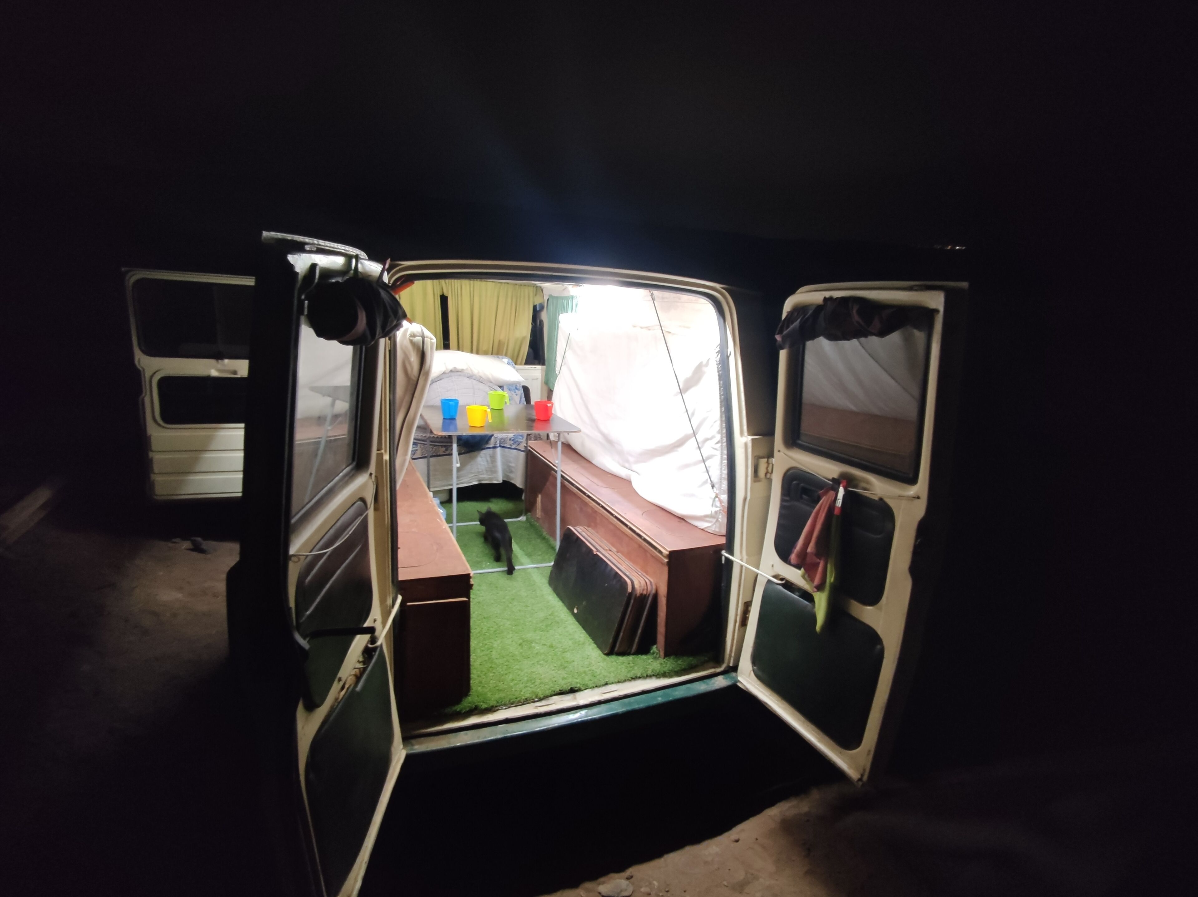 Vintage Camper Van In Mallorca, With Everything For Live, 9 Persons Driving. - Mallorca