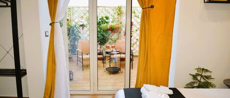 Quarto Duplo Deluxe | Secretária, secretária adequada para computadores portáteis