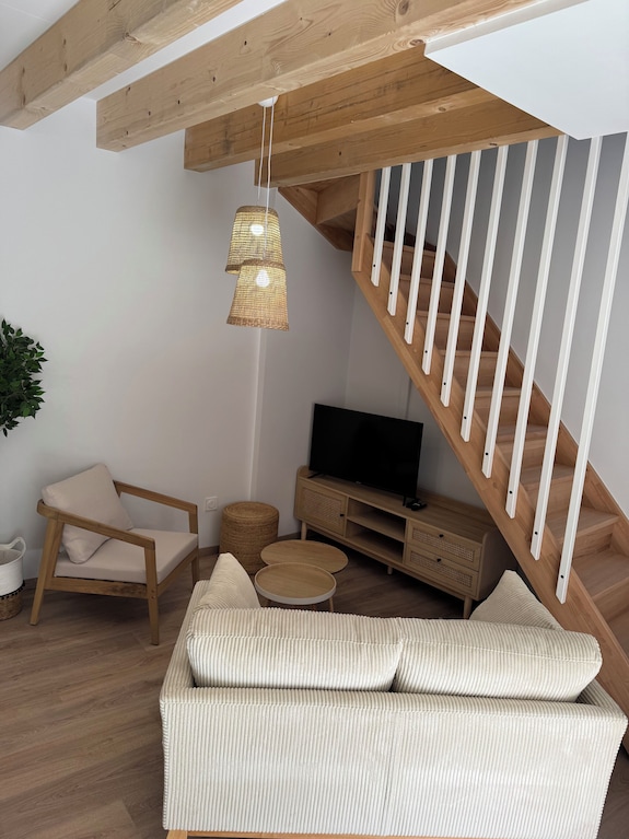 Gîte De Charme Avec Ses Poutres Et Ses Pierres Apparentes Et Son Jacuzzi - Pézenas