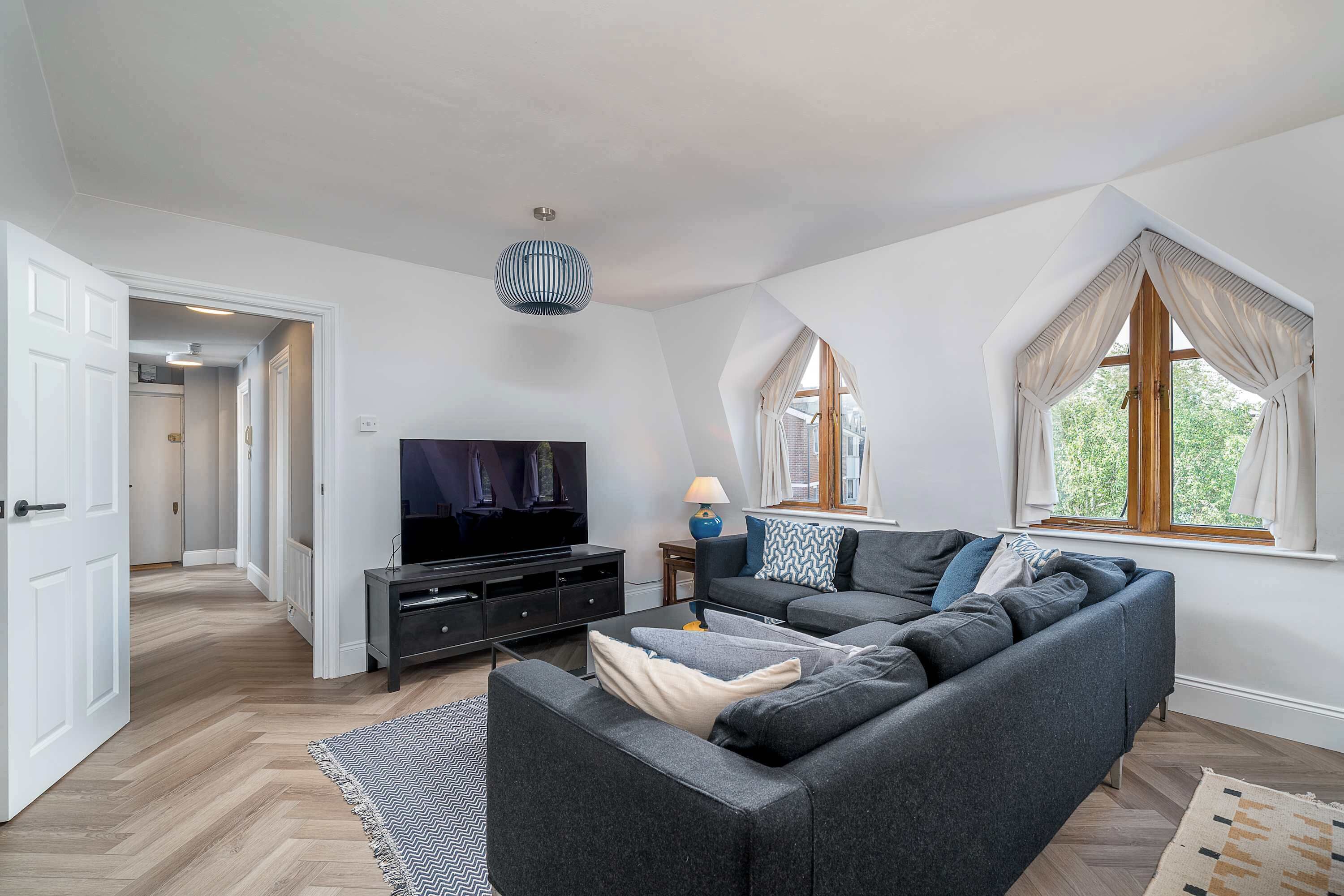 Chic 2br Battersea Flat - Terrace & Pet-friendly - サービトン