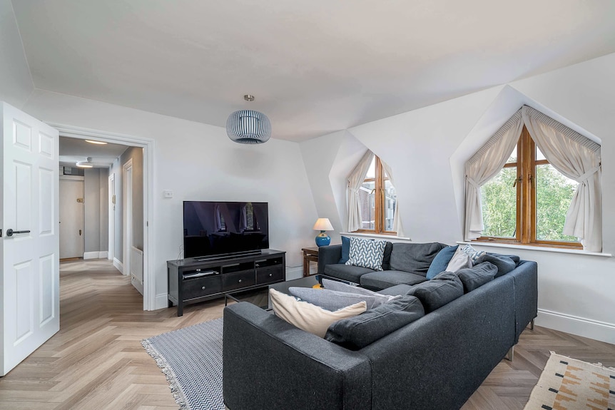 Chic 2br Battersea Flat - Terrace & Pet-friendly - サービトン