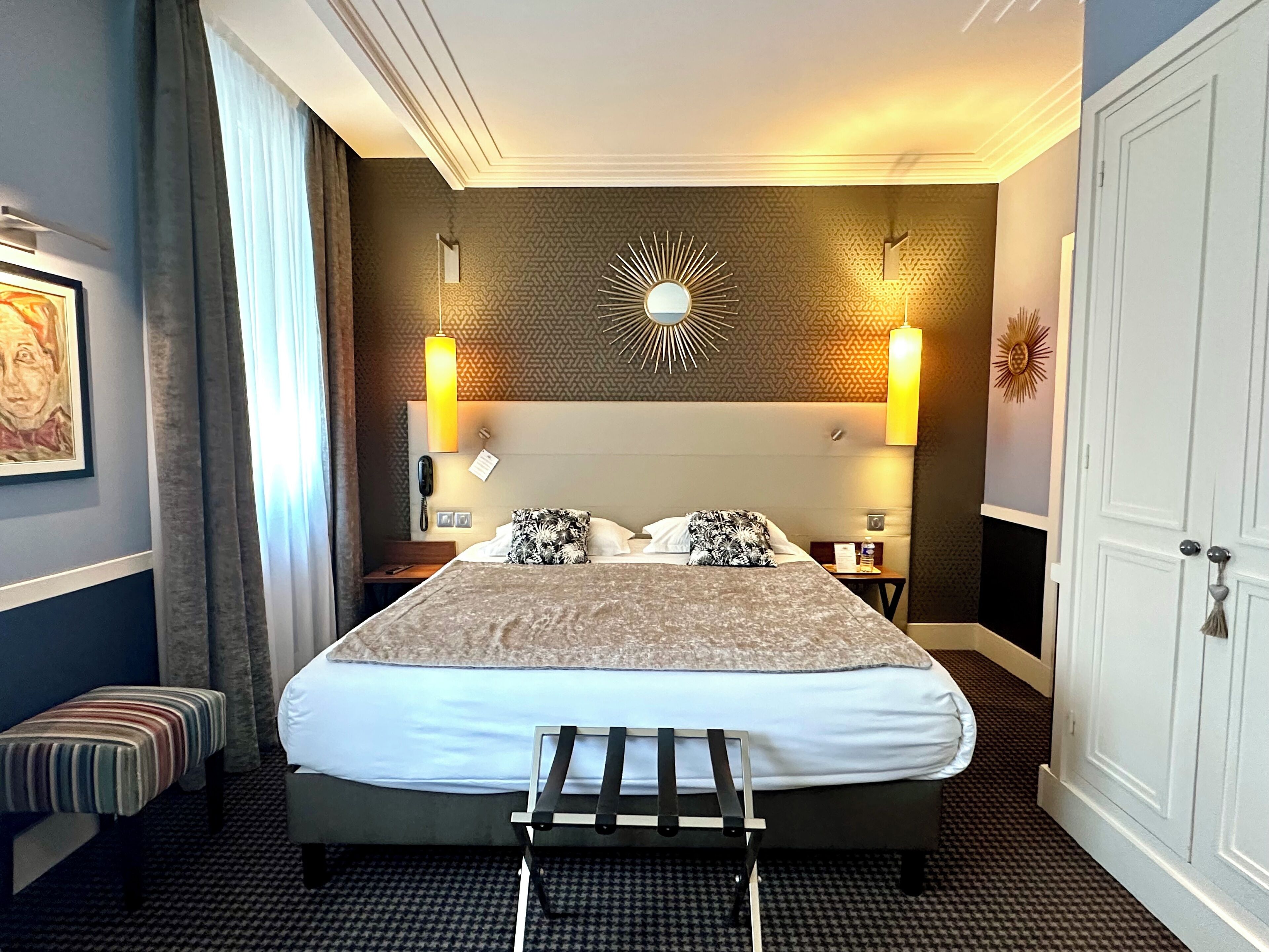 Quarto Duplo Superior, 1 cama king-size, casa de banho privativa | Cofre no quarto, secretária, quartos insonorizados 