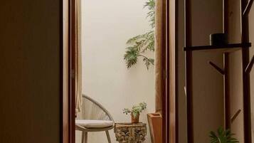 Cofres nos quartos, escrivaninha, espaço de trabalho para notebook