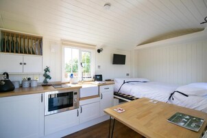 Cabana | 1 quarto, Wi-Fi de cortesia, roupa de cama