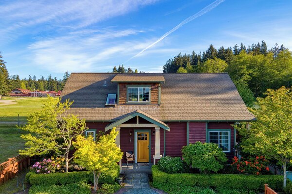 Sunny Backyard, Fireplace, Coastal Access In Peaceful Neighborhood Near Shopping - Langley