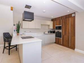 Casa de Campo | Cozinha privada | Uma máquina de lavar louça, utensílios de cozinha