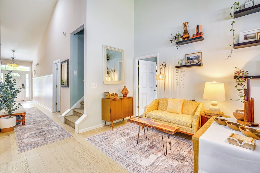 Pool, Porch + Parks: North Charleston Family Home! - 노스 찰스턴