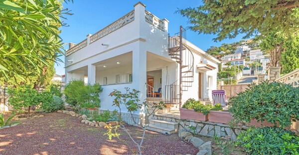 3 Bedroom Villa In Roses Near The Beach - Roses