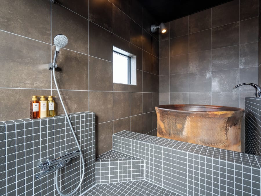 Apartamento Deluxe | Casa de banho | Artigos de higiene pessoal grátis, um secador de cabelo, chinelos