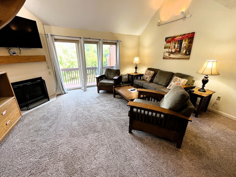 Nordic Village | Arlberg Two-level Condo W/ Jetted Tub - Jackson, NH