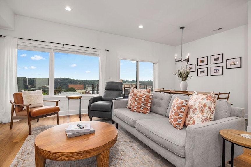 3 Bd 2.5 Bath Luxe Townhome W/ Garage In Downtown Lynchburg! - Lynchburg, VA