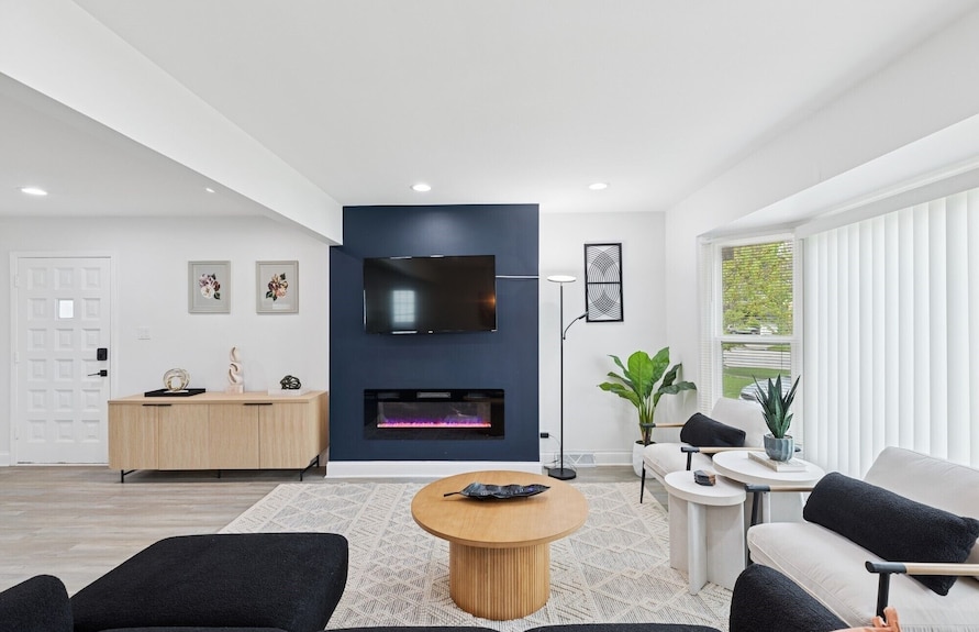 Remodeled Charming Home,backyard W/pergola,pool/ping Pong Game Room, Homewood Il - Tinley Park, IL