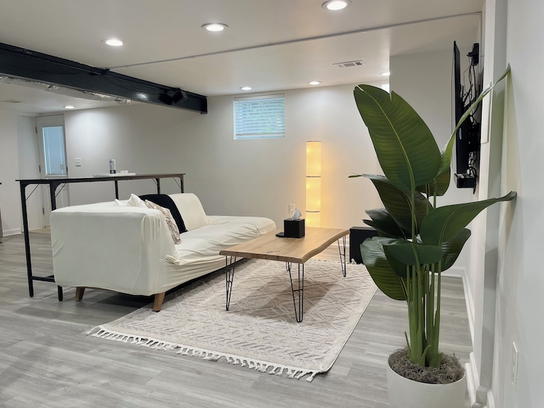 Chic Basement Suite Atl - Private Entrance & Free Charge And Park - アトランタ