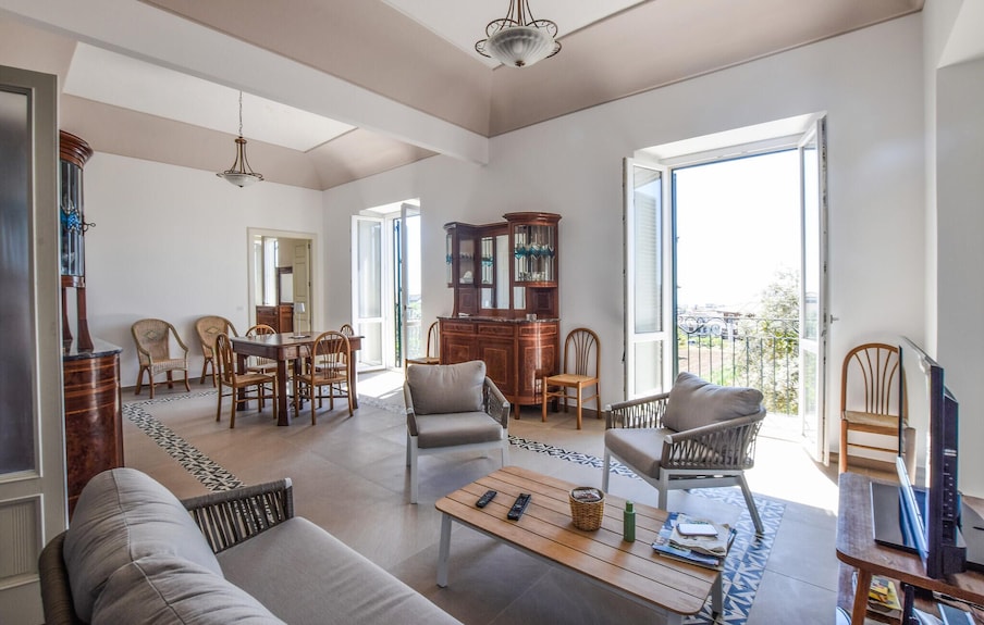 5 Bedroom Nice Home In Bovalino - San Luca