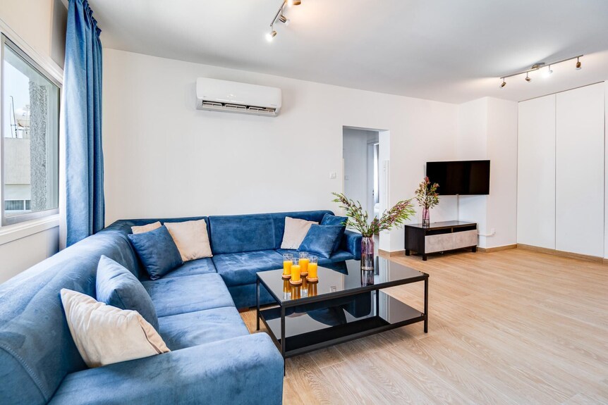 Aeolis Court Apartment By Ezoria Villas - Limassol