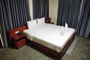 Quarto Individual Deluxe, 1 cama king-size, Vista para a cidade | Secretária, secretária adequada para computadores portáteis