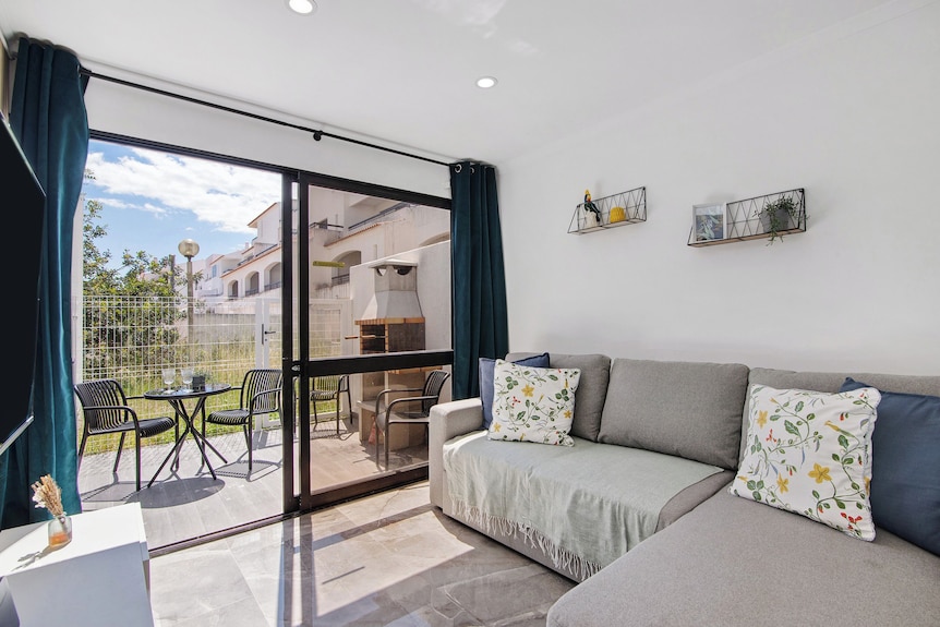 Apartment 'Amazing Oura Beach' With Shared Pool, Wi-fi And Air Conditioning - Albufeira