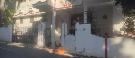 Fachada da propriedade
