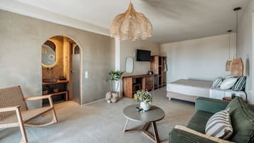 Suíte luxo, 1 cama King e sofá-cama, para não fumantes, vista para o mar | 1 quarto, roupas de cama premium, camas Select Comfort, frigobar