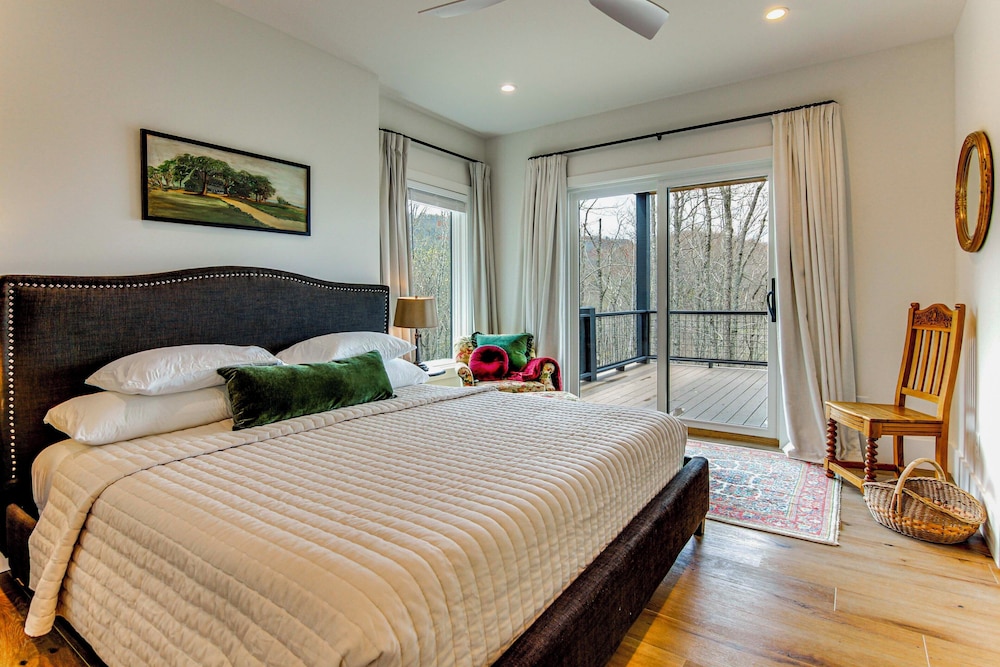 Deck & Mountain Views: 'Black Chalet' In Glenville - Cashiers, NC