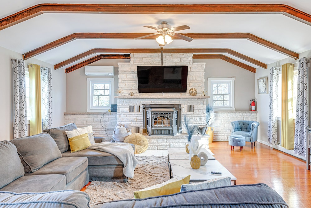 Game Room, Deck & Fire Pit: Covington Township Gem - Scranton, PA