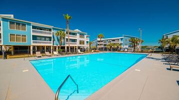 Apartamento em Condomínio Fechado, 3 quartos | Piscina | Piscina exterior