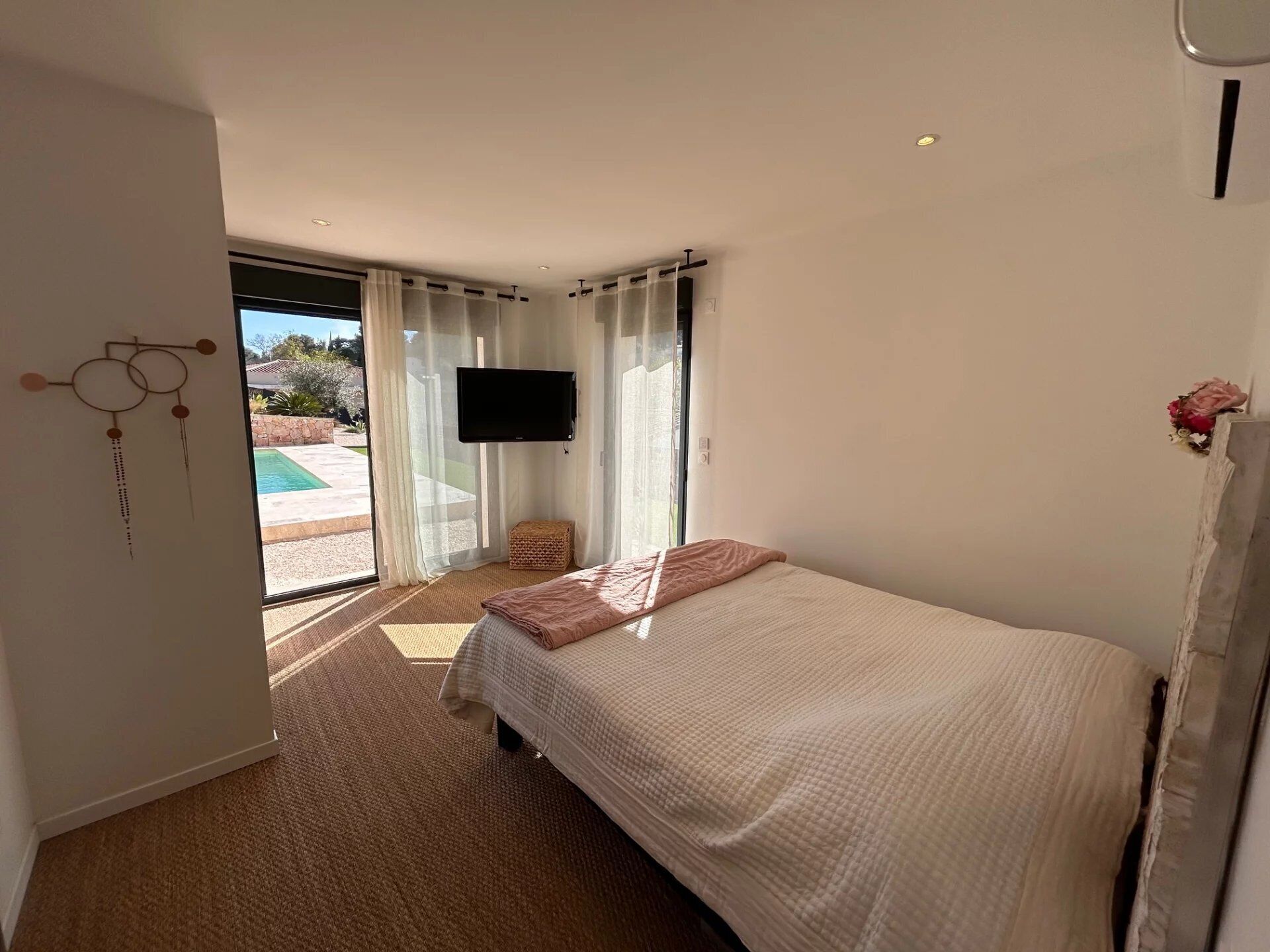 Contemporary Villa - Valbonne