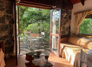 Quarto Quádruplo Familiar, vista para a montanha | Cofre no quarto, com decoração personalizada, secretária 